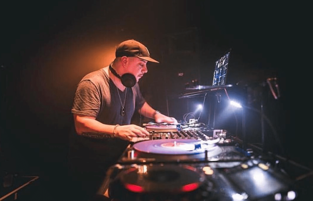 スキルフルなプレイでその名を轟かせたDJ Spinbadが他界。彼の死を悼みその功績を辿る | block.fm