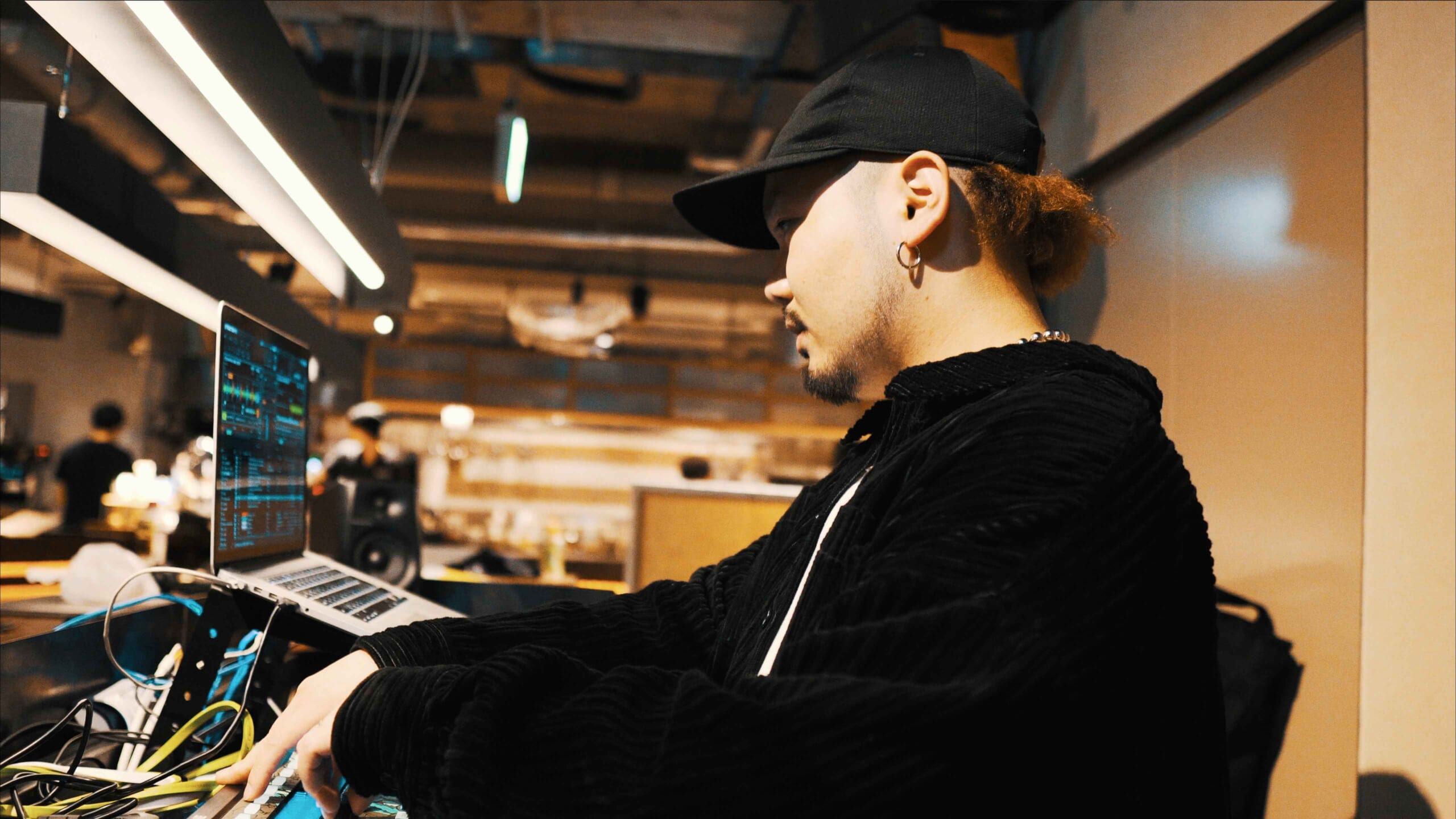 BASI、illmore、DJ KROからのコメントが到着！愛に溢れたMV「Drunk」が公開。 | block.fm